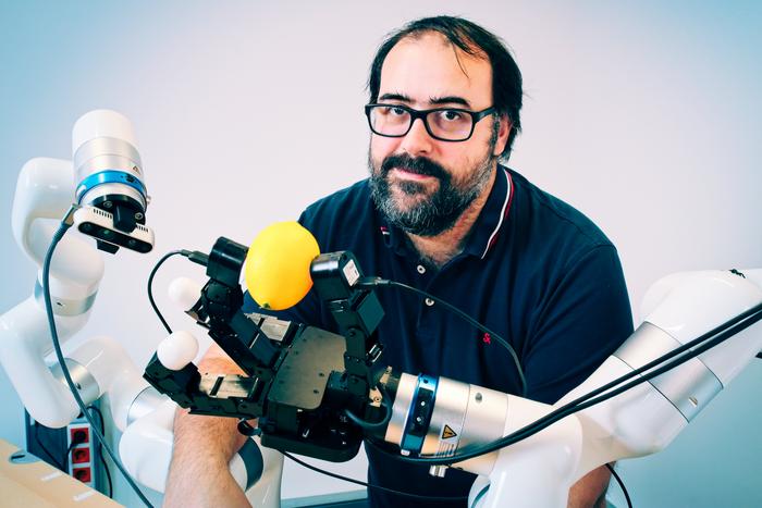 Prof. Roberto Calandra [IMAGE] | EurekAlert! Science News Releases