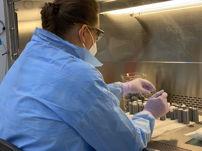 Preparation of sample tubes fo [IMAGE] | EurekAlert! Science News Releases