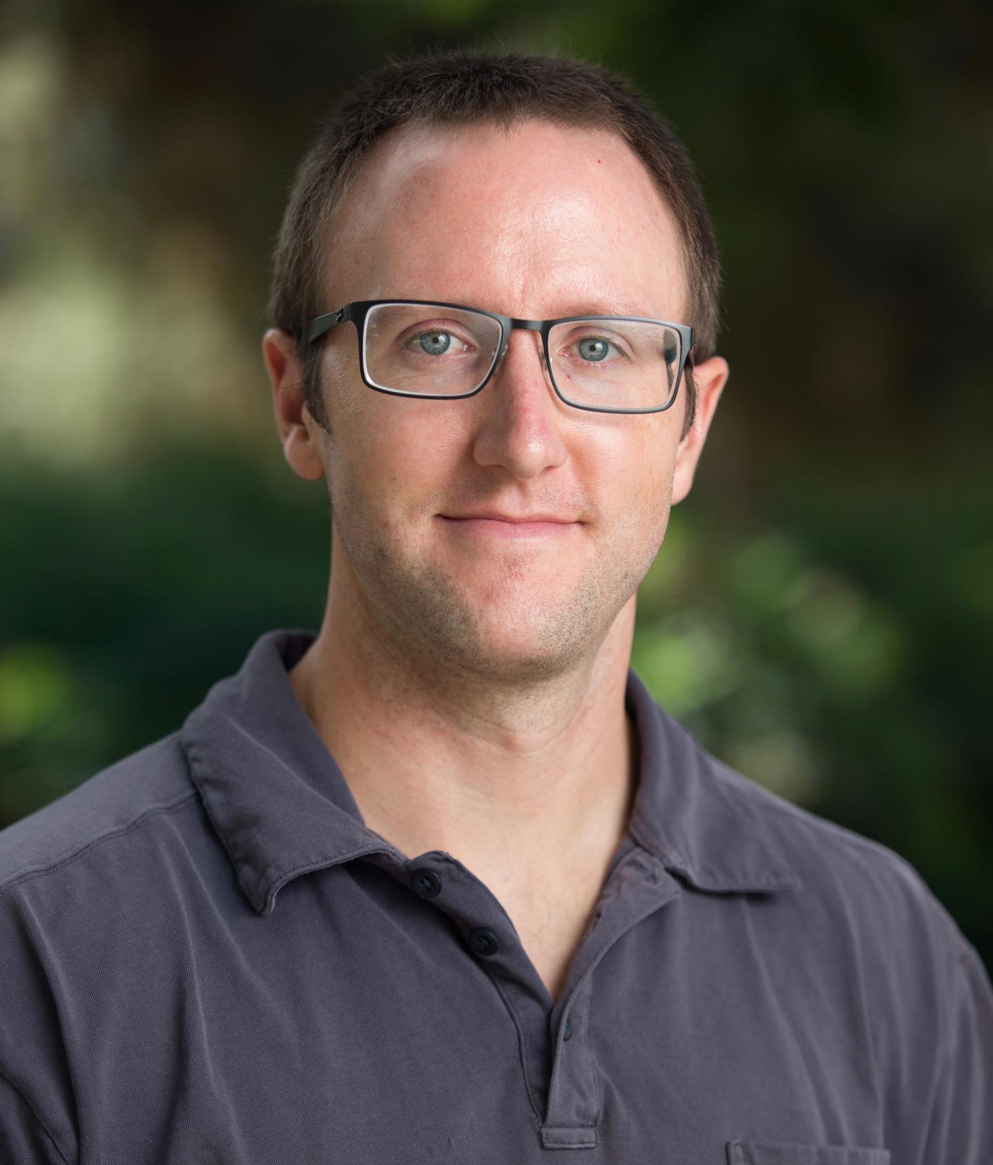 Grant to physicist gives study of strongly in | EurekAlert!