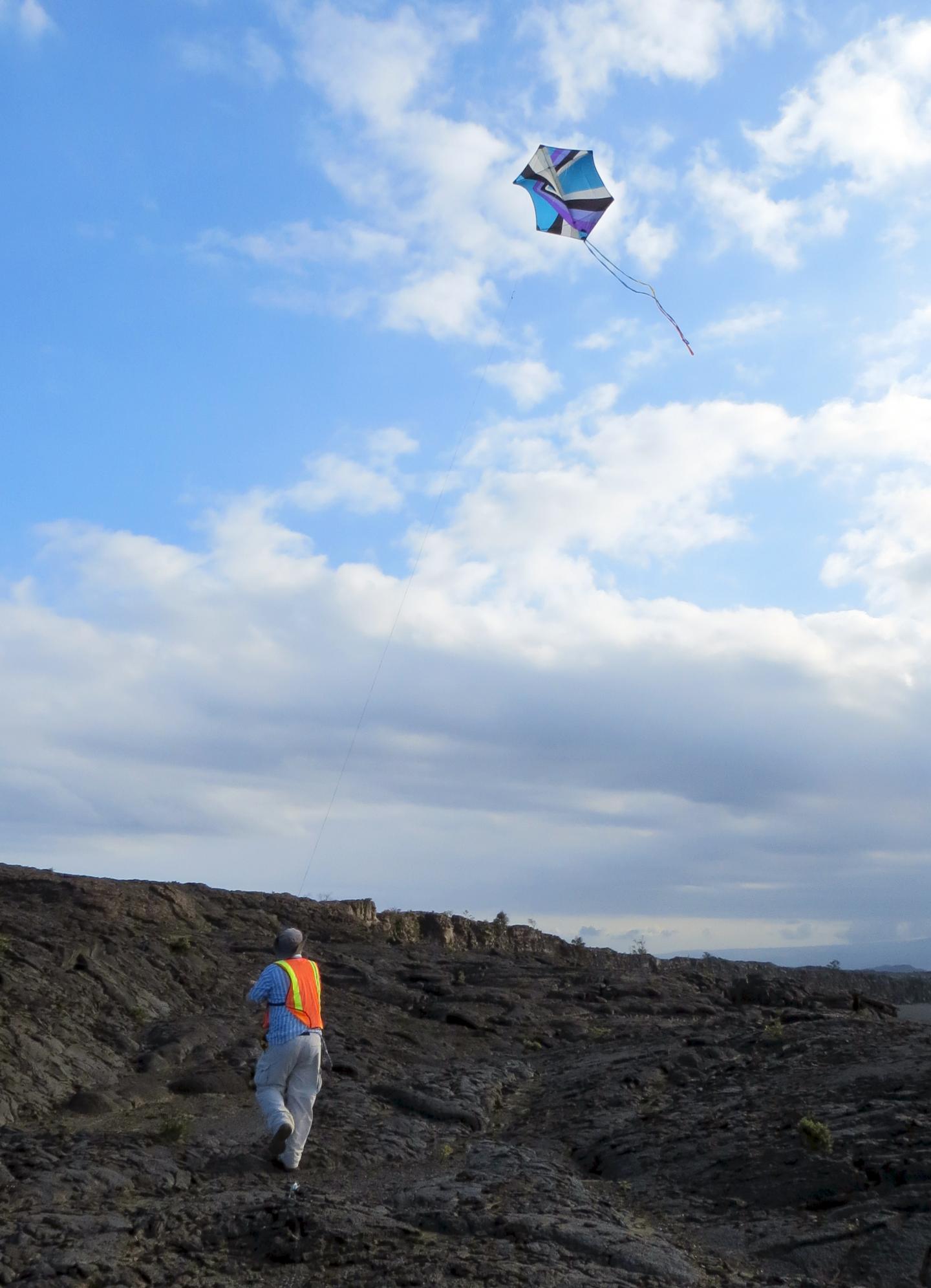Flying a Kite for Science [IMAGE] | EurekAlert! Science News Releases