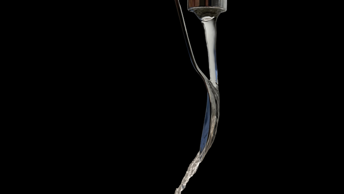 Water flow on spoon [IMAGE] | EurekAlert! Science News Releases