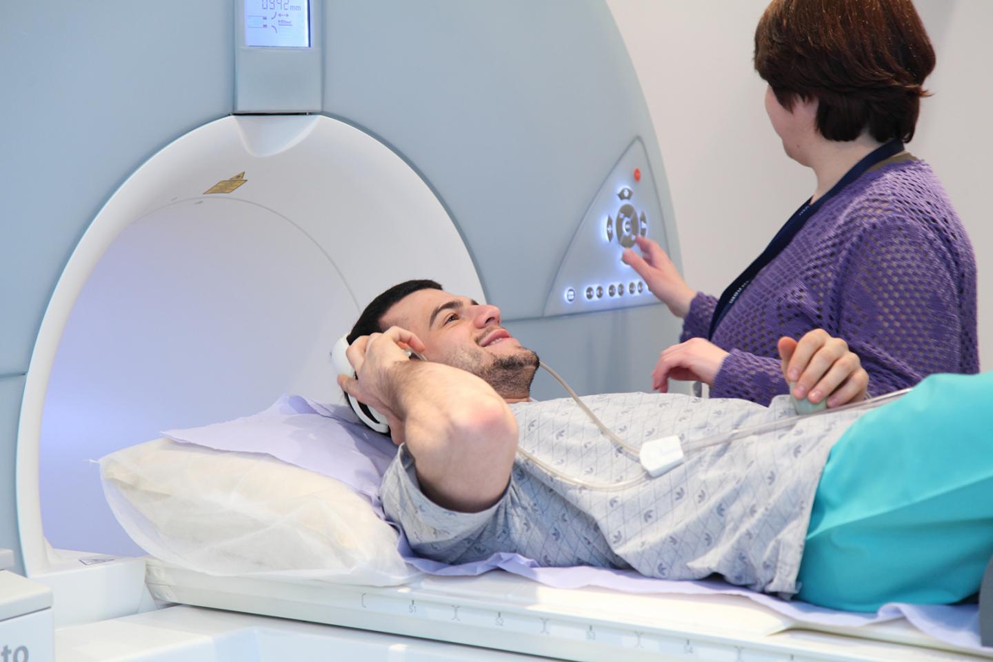 Scanner in use at University o [IMAGE] | EurekAlert! Science News Releases