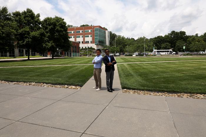 Fan and Thakur at Oak Ridge Na [IMAGE] | EurekAlert! Science News Releases