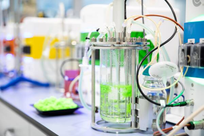 Plastic powder is put into a b [IMAGE] | EurekAlert! Science News Releases