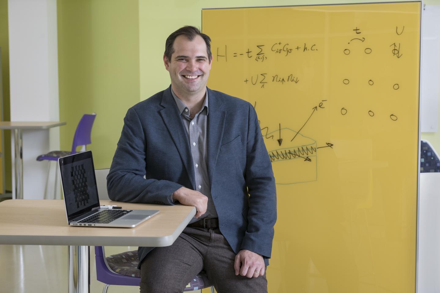 Louis Piper, Associate Profess [IMAGE] | EurekAlert! Science News Releases