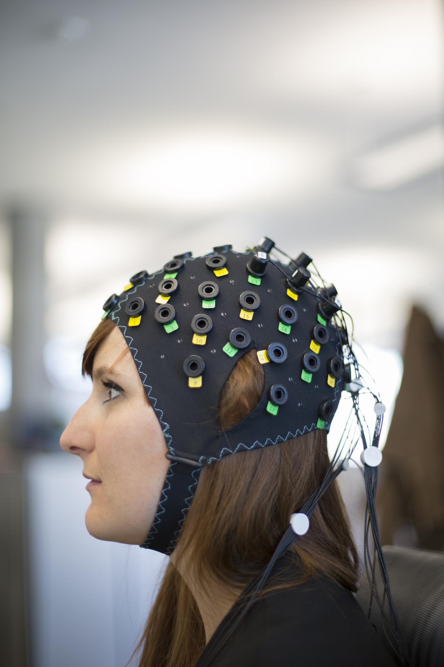 The NIRS/EEG Brain Computer In [IMAGE] | EurekAlert! Science News Releases
