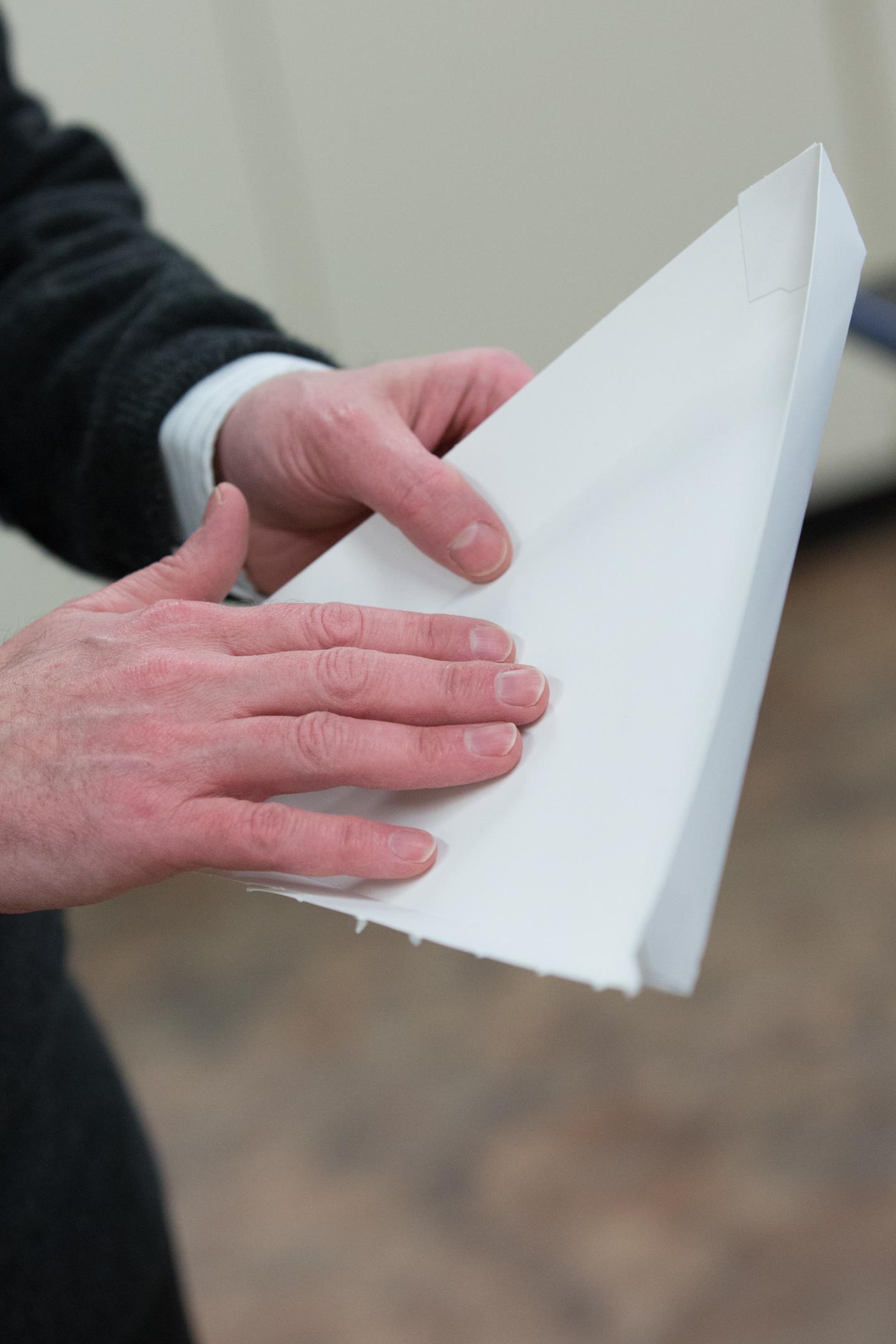 New biomaterial could replace plastic laminat | EurekAlert!