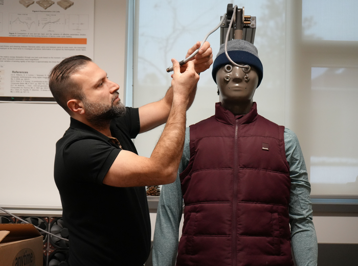 Sweating manikin Newton [IMAGE] | EurekAlert! Science News Releases