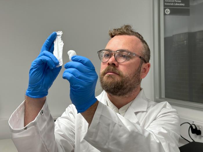 The researcher with the invent [IMAGE] | EurekAlert! Science News Releases