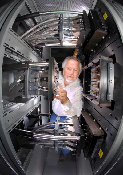 Archie Gibson & Red Storm, DOE [IMAGE] | EurekAlert! Science News Releases