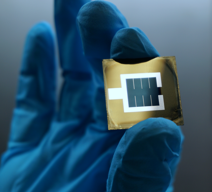 World record back at HZB: Tandem solar cell achieves 32.5 percent ...