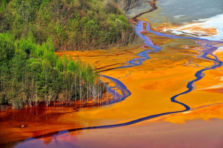 A Polluted River [IMAGE] | EurekAlert! Science News Releases