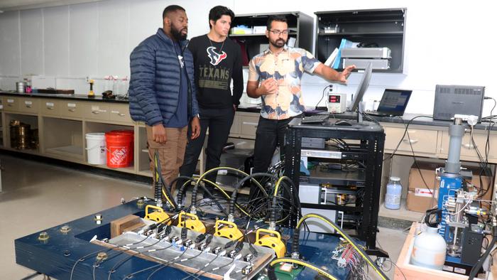 USU Earthquake Machine [IMAGE] | EurekAlert! Science News Releases