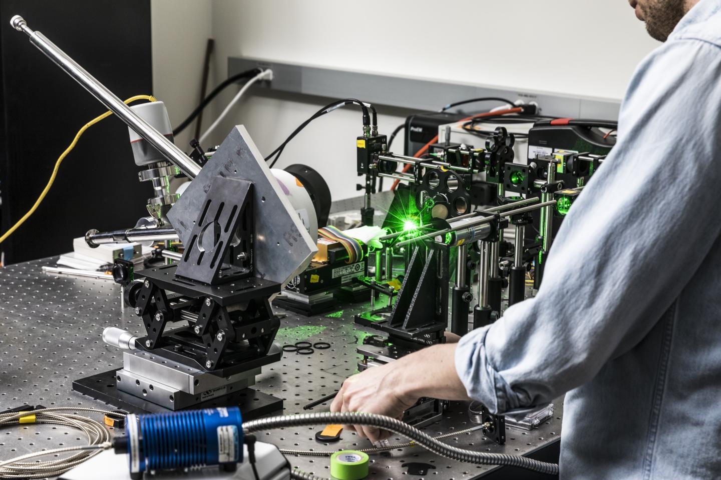 Laser Apparatus 1 [IMAGE] | EurekAlert! Science News Releases