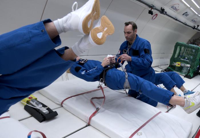 Parabolic flight © ESA [IMAGE] | EurekAlert! Science News Releases