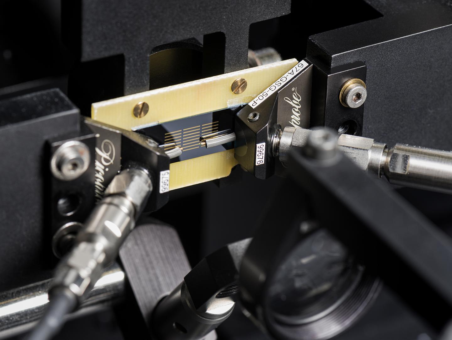 Vector network analysis using lasers | EurekAlert!