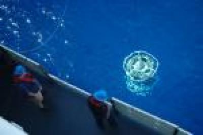 Deployment of the CTD Rosette [IMAGE] | EurekAlert! Science News Releases