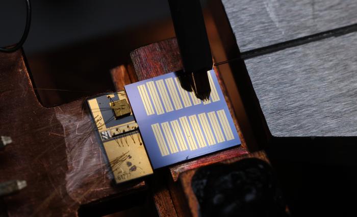 Compact comb lights the way for next-gen phot | EurekAlert!