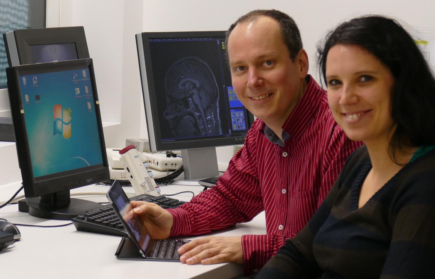 Bernd Weber and Laura Enax, Un [IMAGE] | EurekAlert! Science News Releases