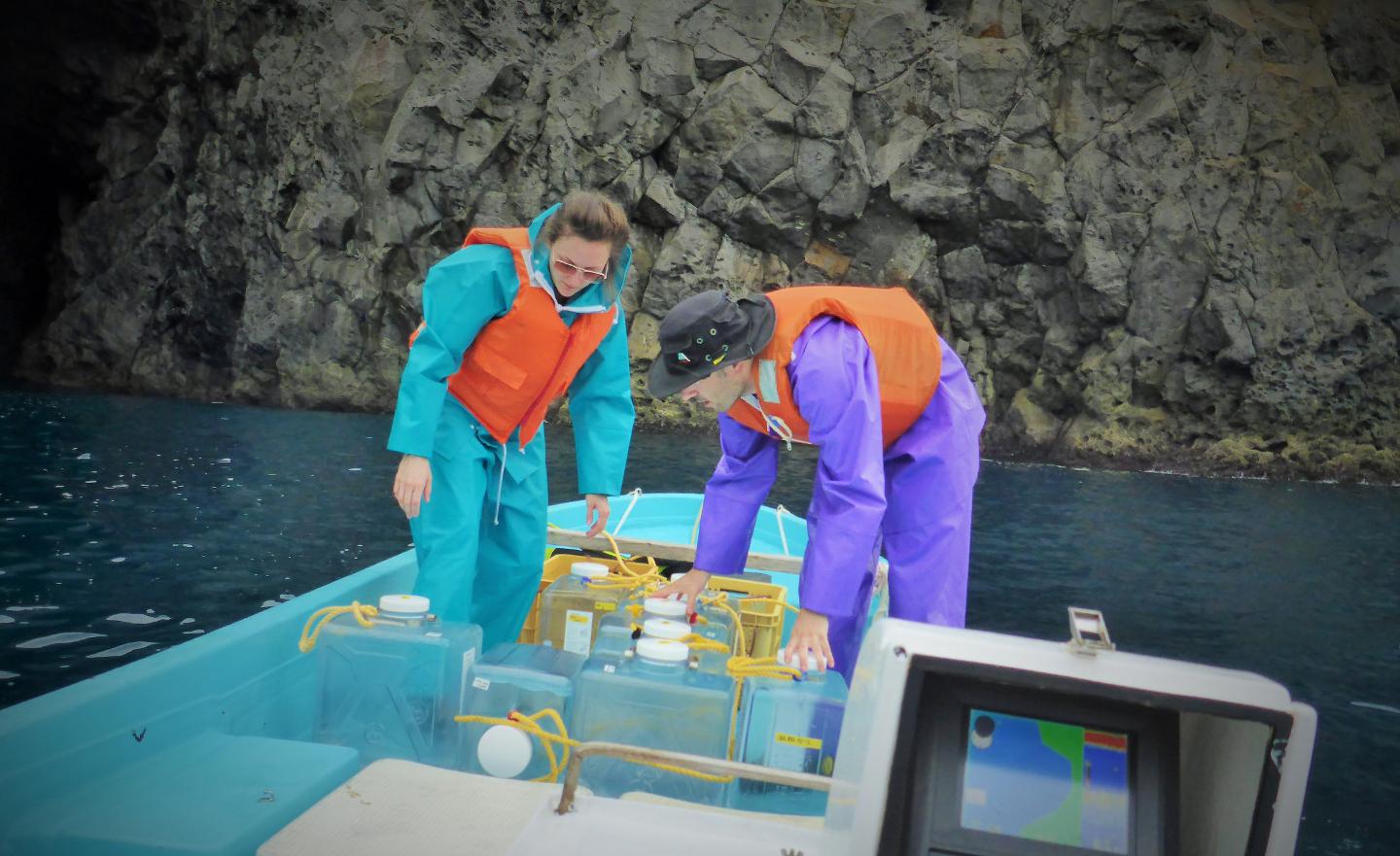 Seawater Sampling [IMAGE] | EurekAlert! Science News Releases