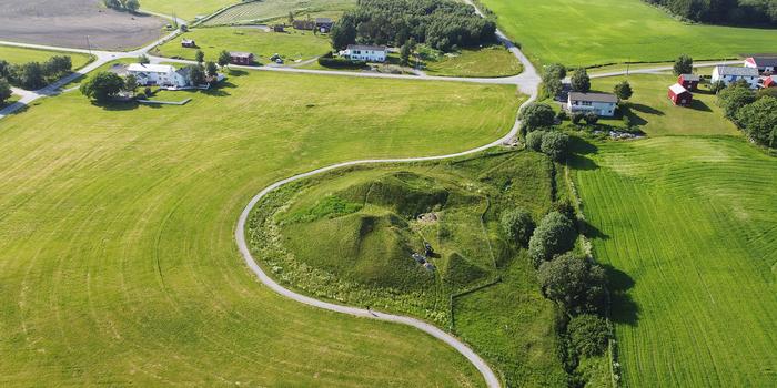 A burial mound from the air [IMAGE] | EurekAlert! Science News Releases