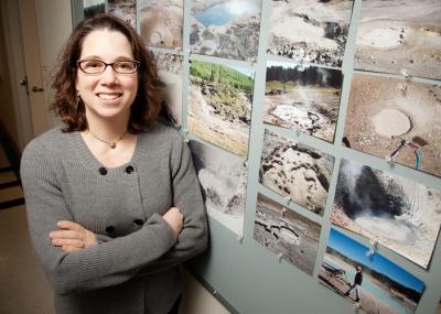 Caught in the act: Team discovers microbes sp | EurekAlert!