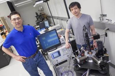 Ham and Yoon in the Lab [IMAGE] | EurekAlert! Science News Releases