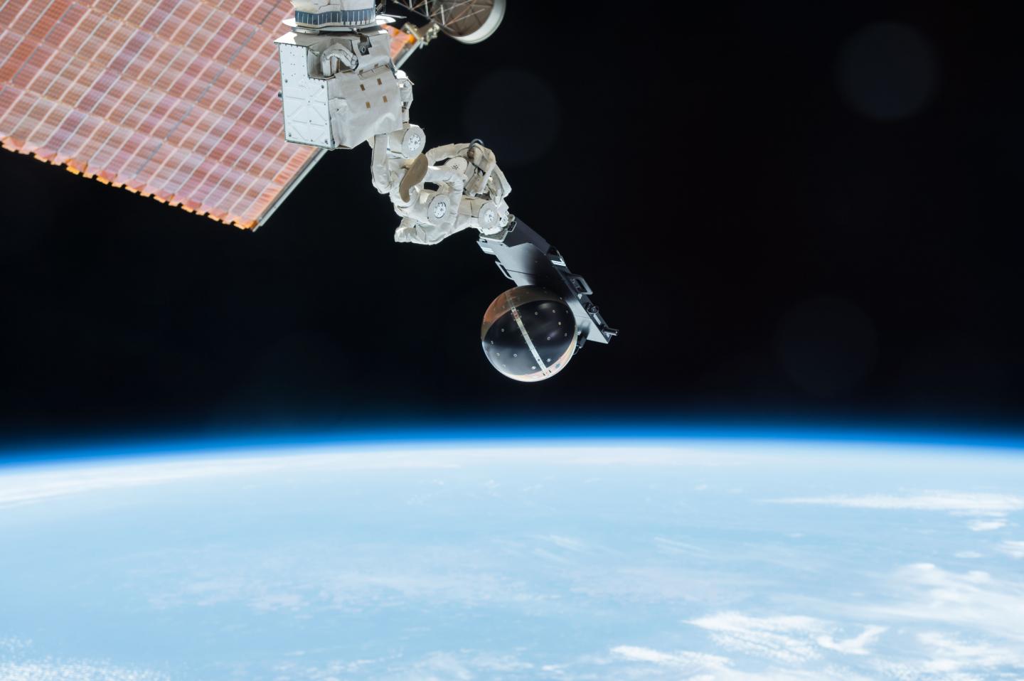 SpinSat and things that slither splashdown wi | EurekAlert!