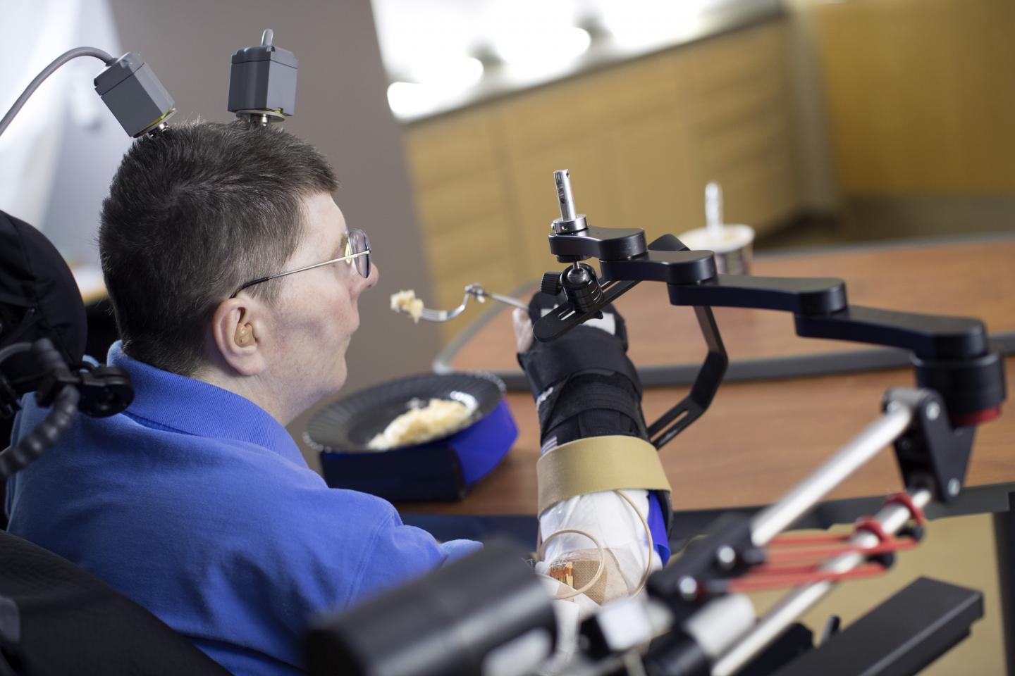 Man with Quadriplegia Employs [IMAGE] | EurekAlert! Science News Releases
