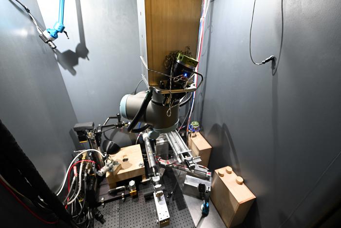 The mobile hot cell [IMAGE] | EurekAlert! Science News Releases