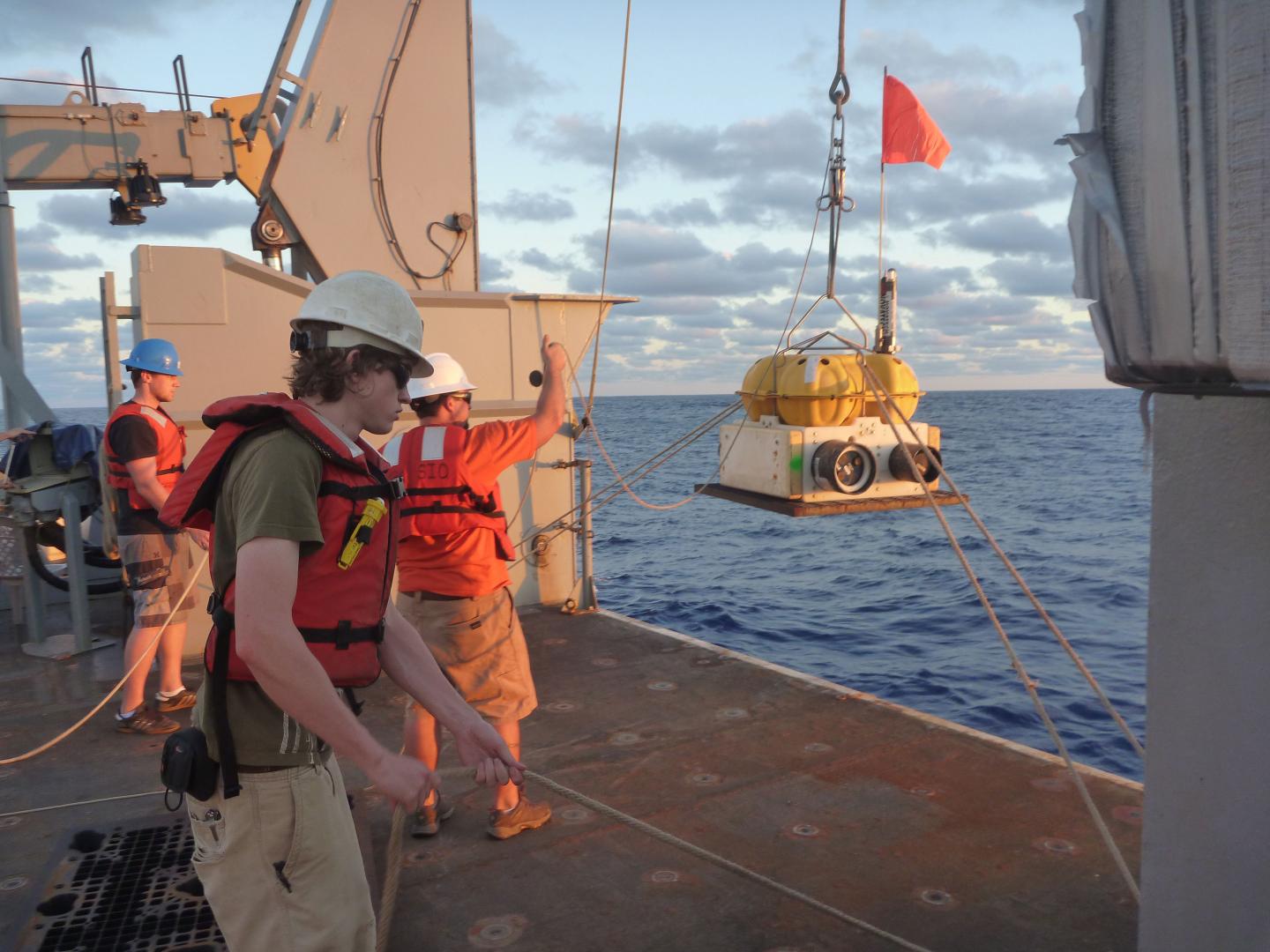 Deployment of An Ocean Bottom [IMAGE] | EurekAlert! Science News Releases