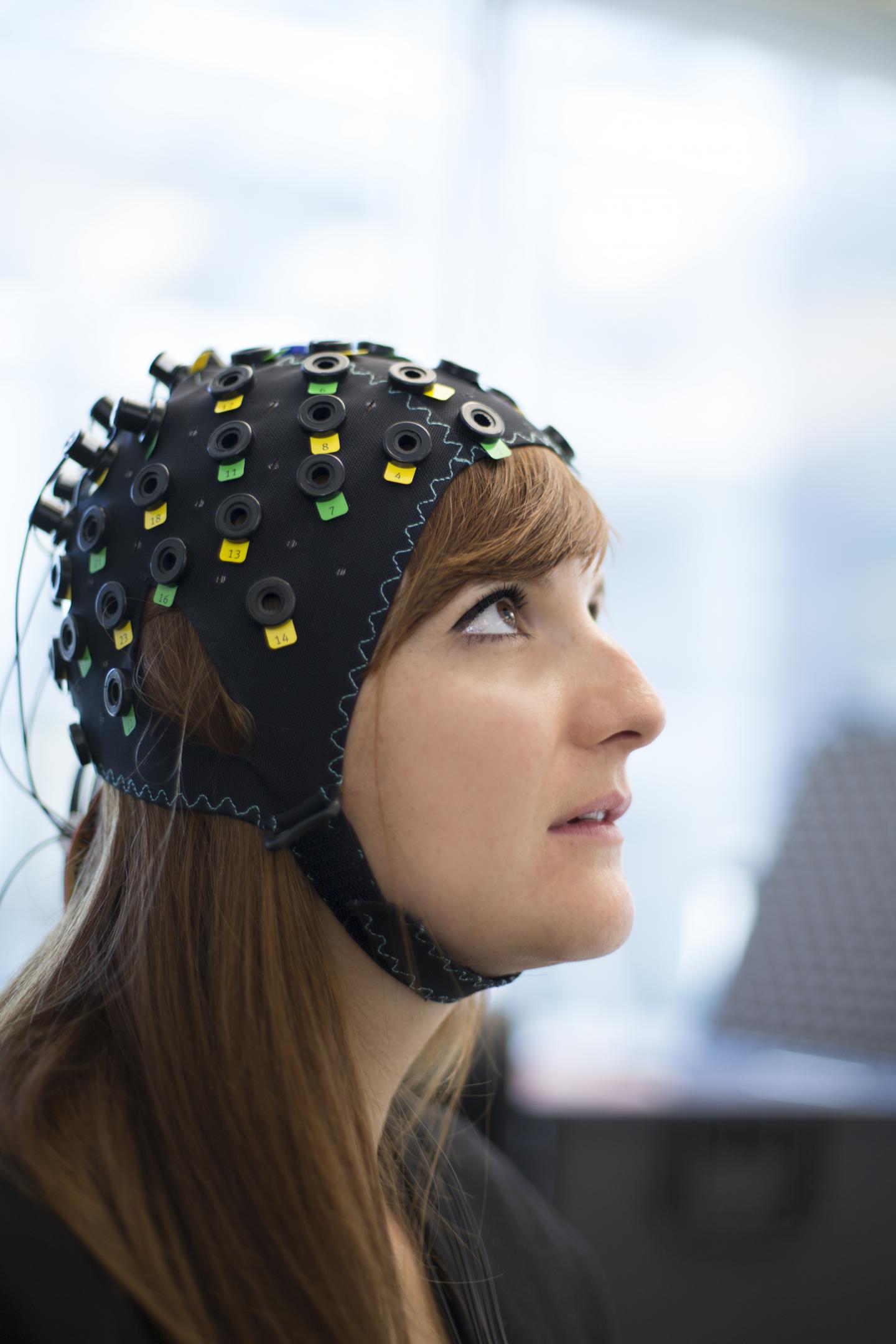 The NIRS/EEG Brain Computer In [IMAGE] | EurekAlert! Science News Releases