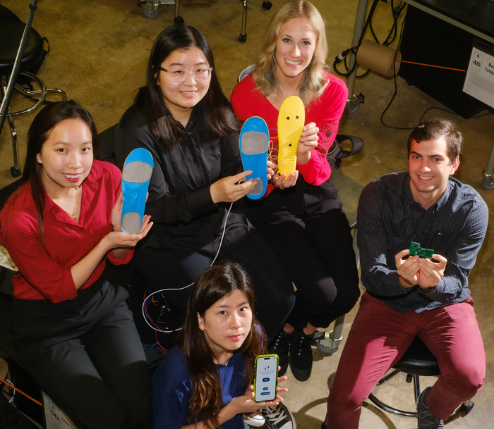 Rice U. students engineer socks for on-the-go | EurekAlert!