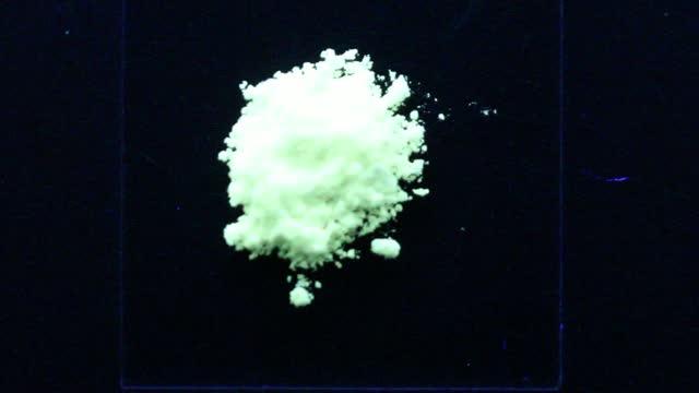 Chemists design organic molecules that glow p | EurekAlert!