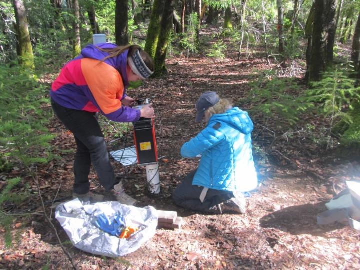 Researchers with Neutron Probe [IMAGE] | EurekAlert! Science News Releases