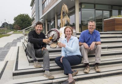 Paul Nicholson, Sarah de Vos a [IMAGE] | EurekAlert! Science News Releases