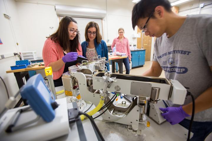 REU Program (2 of 2) [IMAGE] | EurekAlert! Science News Releases