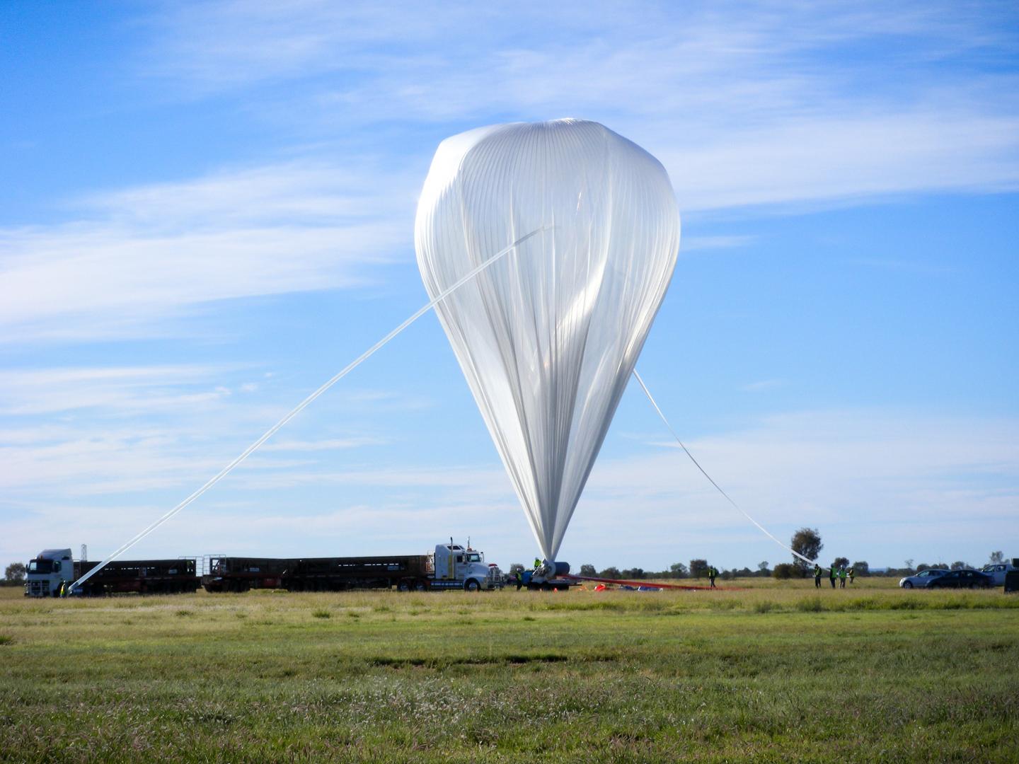 Inflating the Balloon with Hel [IMAGE] | EurekAlert! Science News Releases
