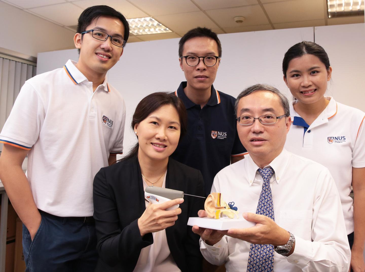 NUS researchers create palm-size device for q | EurekAlert!