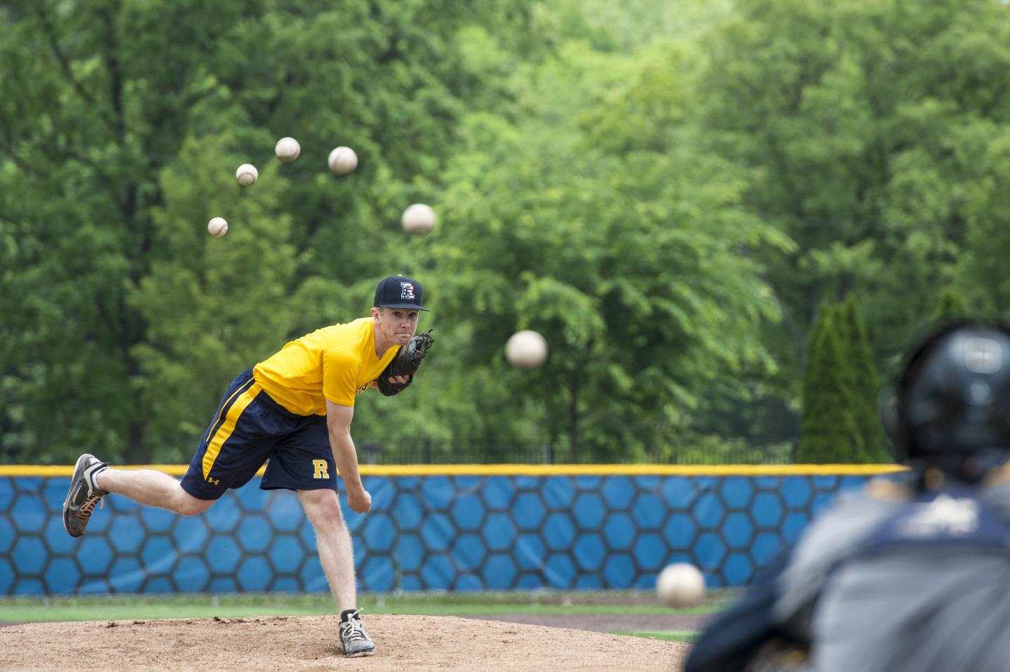 How to Hit a Curveball [IMAGE] | EurekAlert! Science News Releases