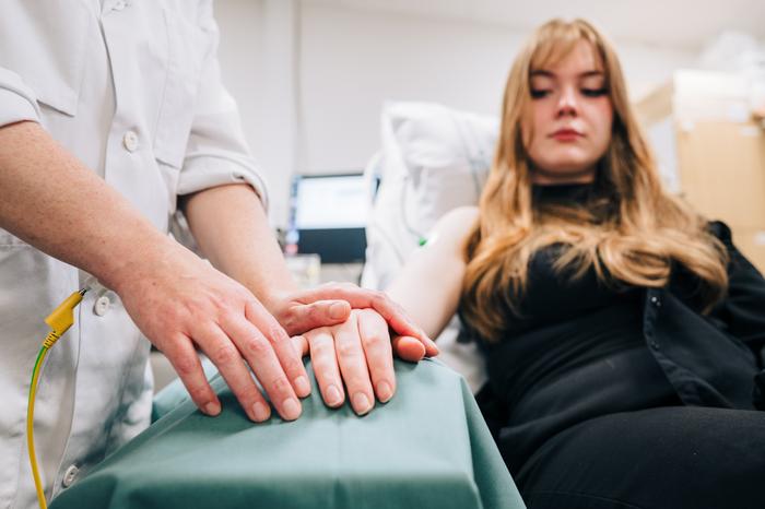 Research on social touch [IMAGE] | EurekAlert! Science News Releases