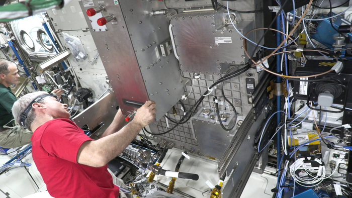 Experiment installation on Int [IMAGE] | EurekAlert! Science News Releases