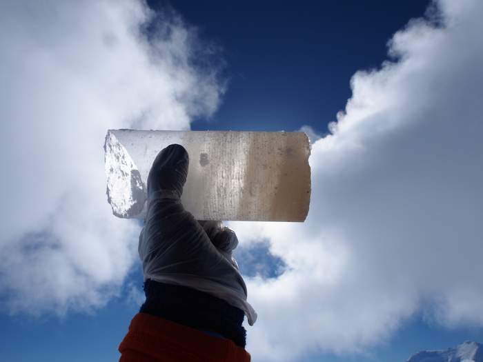 Ice core sample [IMAGE] | EurekAlert! Science News Releases