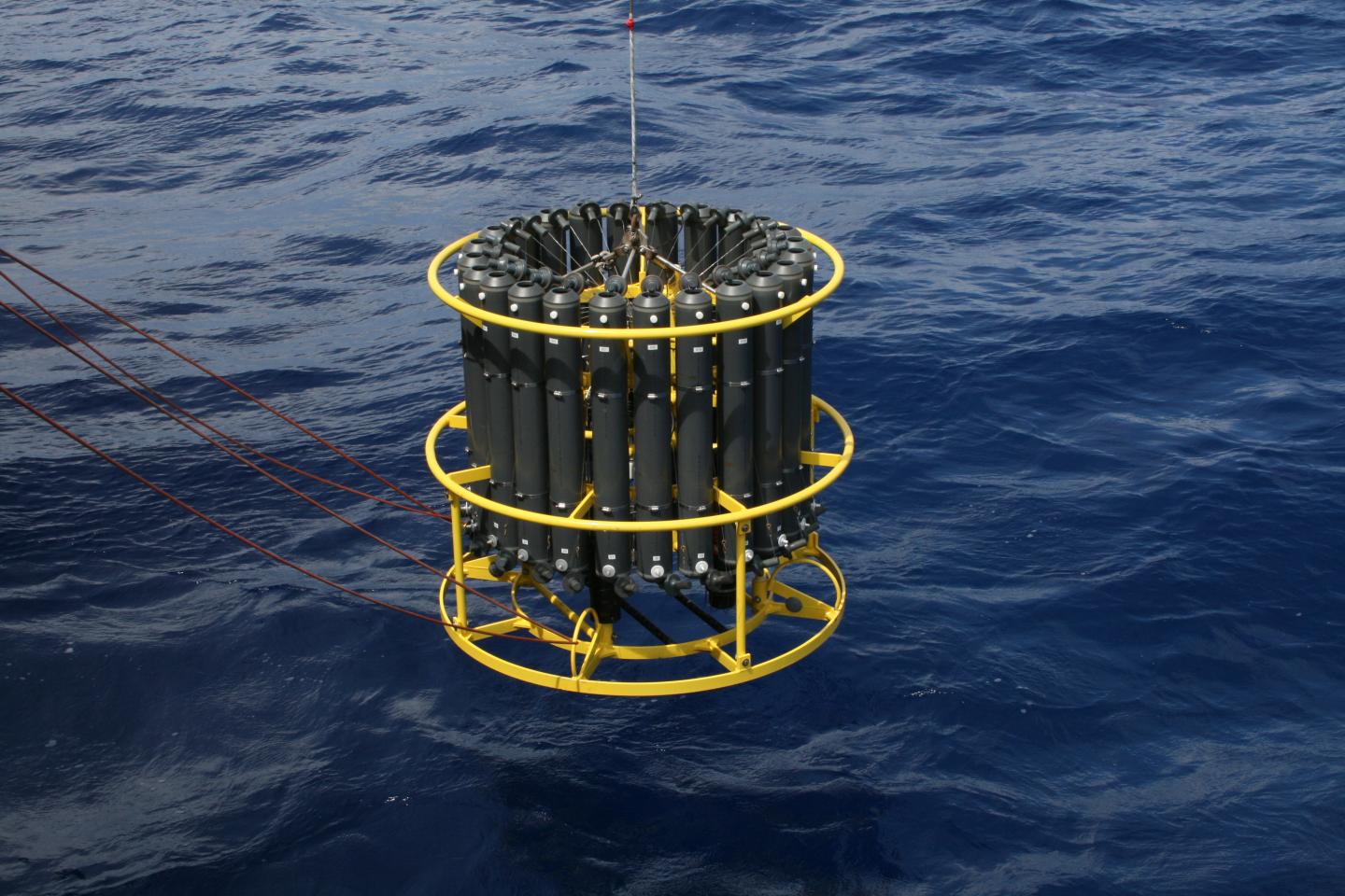 Sampling Water at Station ALOH [IMAGE] | EurekAlert! Science News Releases