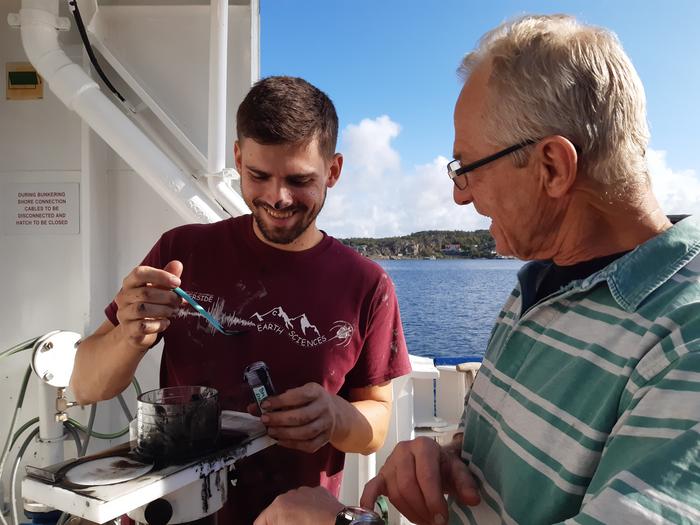 Sediment sampling [IMAGE] | EurekAlert! Science News Releases