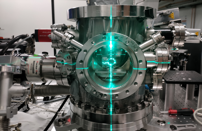 Table-top electron camera catches ultrafast d | EurekAlert!