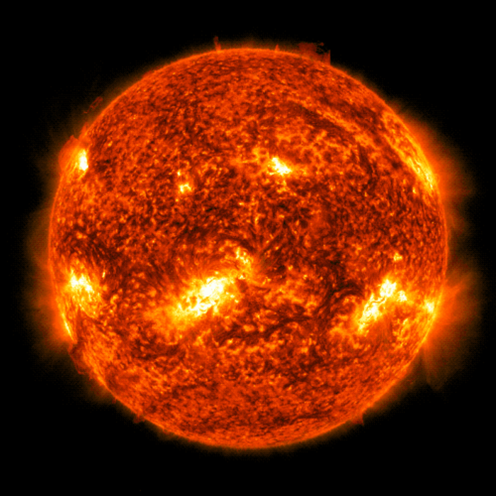 Strong solar flare erupts from Sun | EurekAlert!