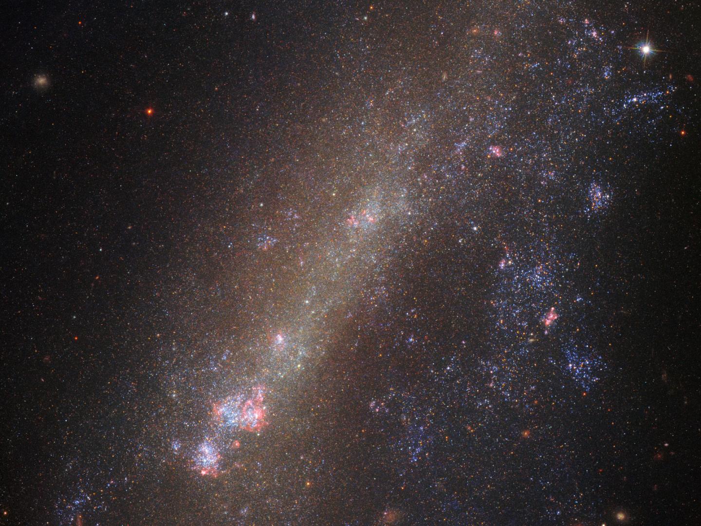 Hubble's Twisted Galaxy | EurekAlert!